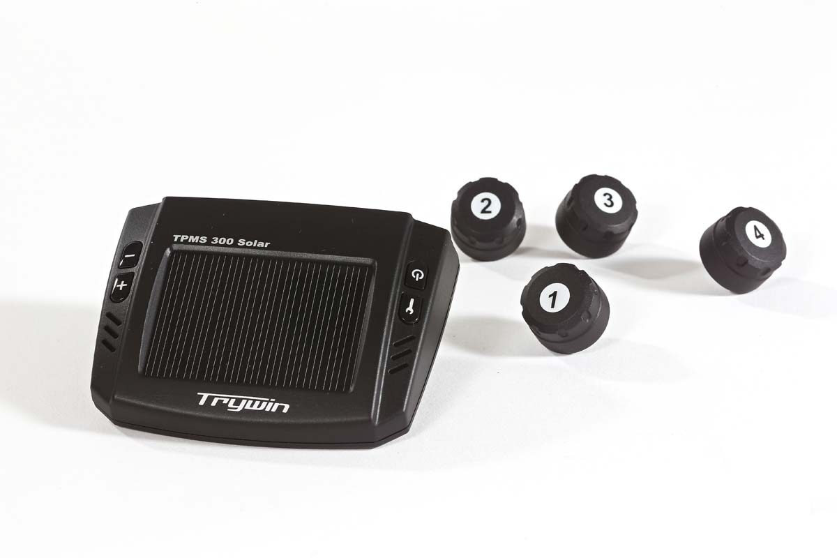 日本品牌Trywin TPMS 300 Solar可顯示七組胎壓，自行設定警示數值 | 未分類 | CARNEWS