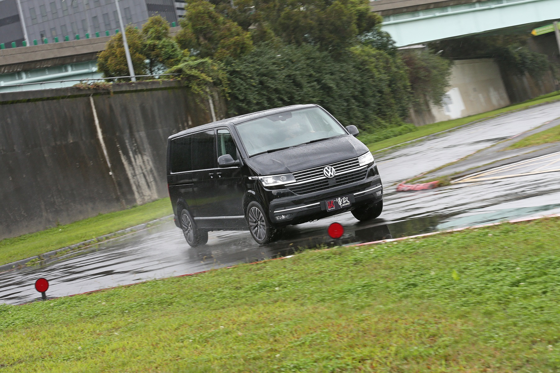 [試駕]有容乃大Volkswagen T6.1 Multivan LWB | 試駕體驗 | CARNEWS