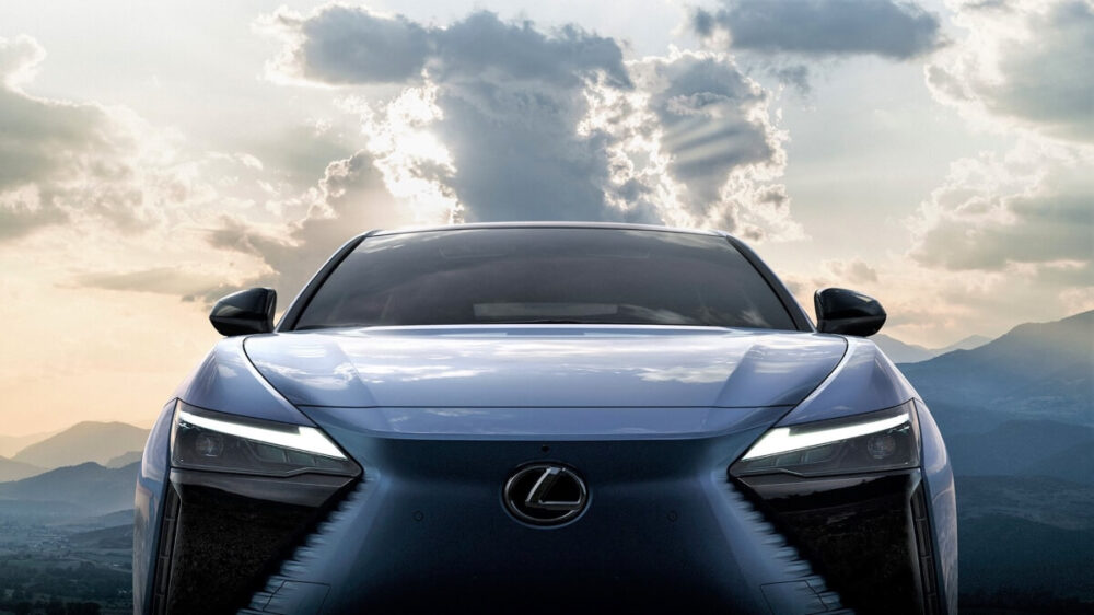 Lexus新型BEV「RZ」於4/20發表!預告圖中也有看到像bZ4X的D型方向盤 | 一手企劃 | CARNEWS