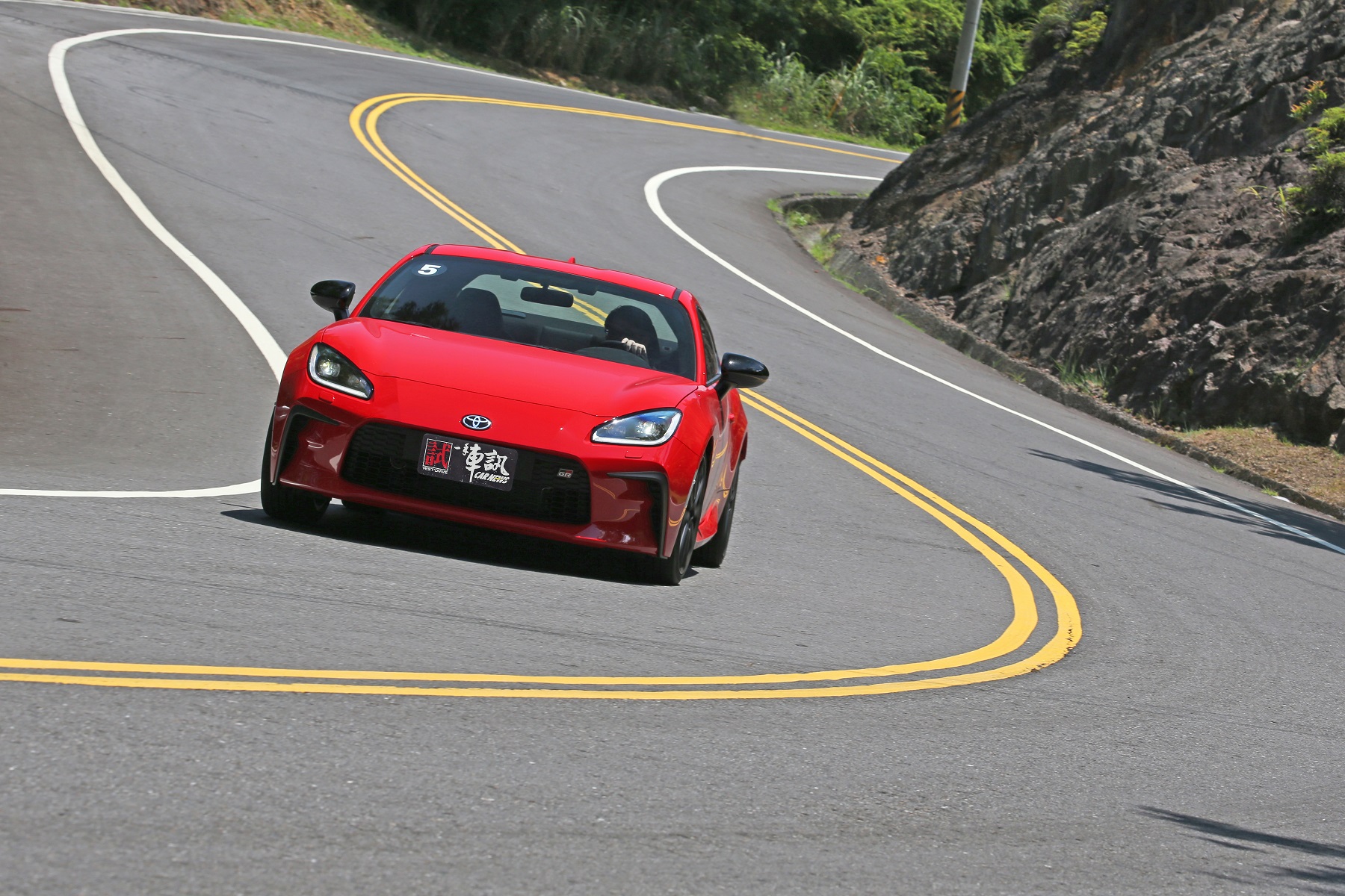 【試駕】激情、樂趣大催生 Toyota GR86 6AT | 試駕體驗 | CARNEWS