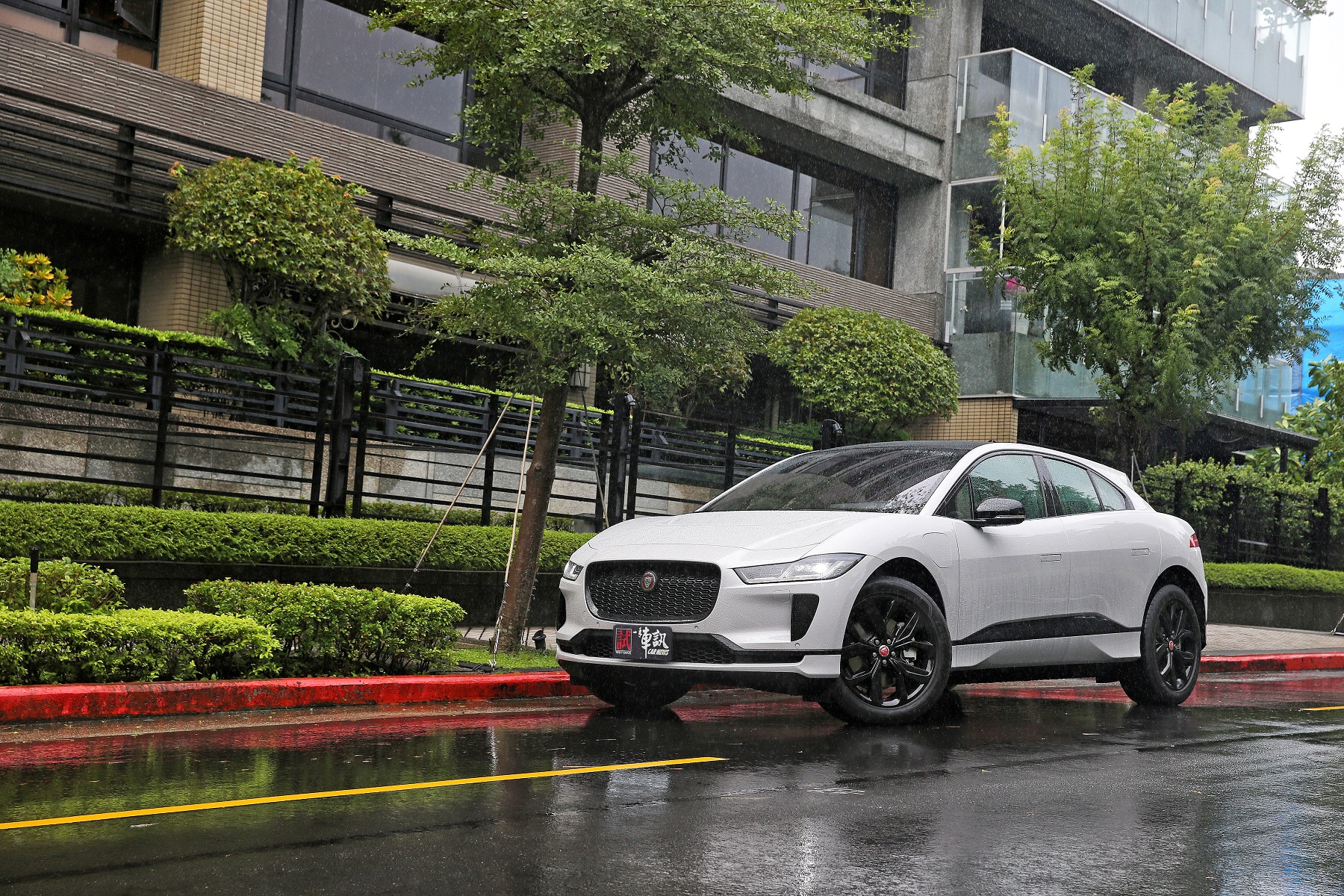 【試駕】如虎添翼Jaguar I-Pace EV400 S黑魂進階版 | 試駕體驗 | CARNEWS