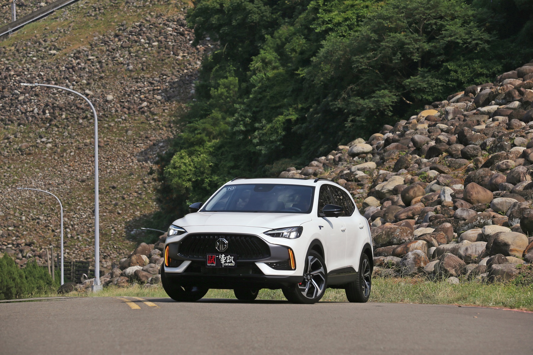 【試駕】插電新玩家MG HS PHEV馭電版 | 試駕體驗 | CARNEWS