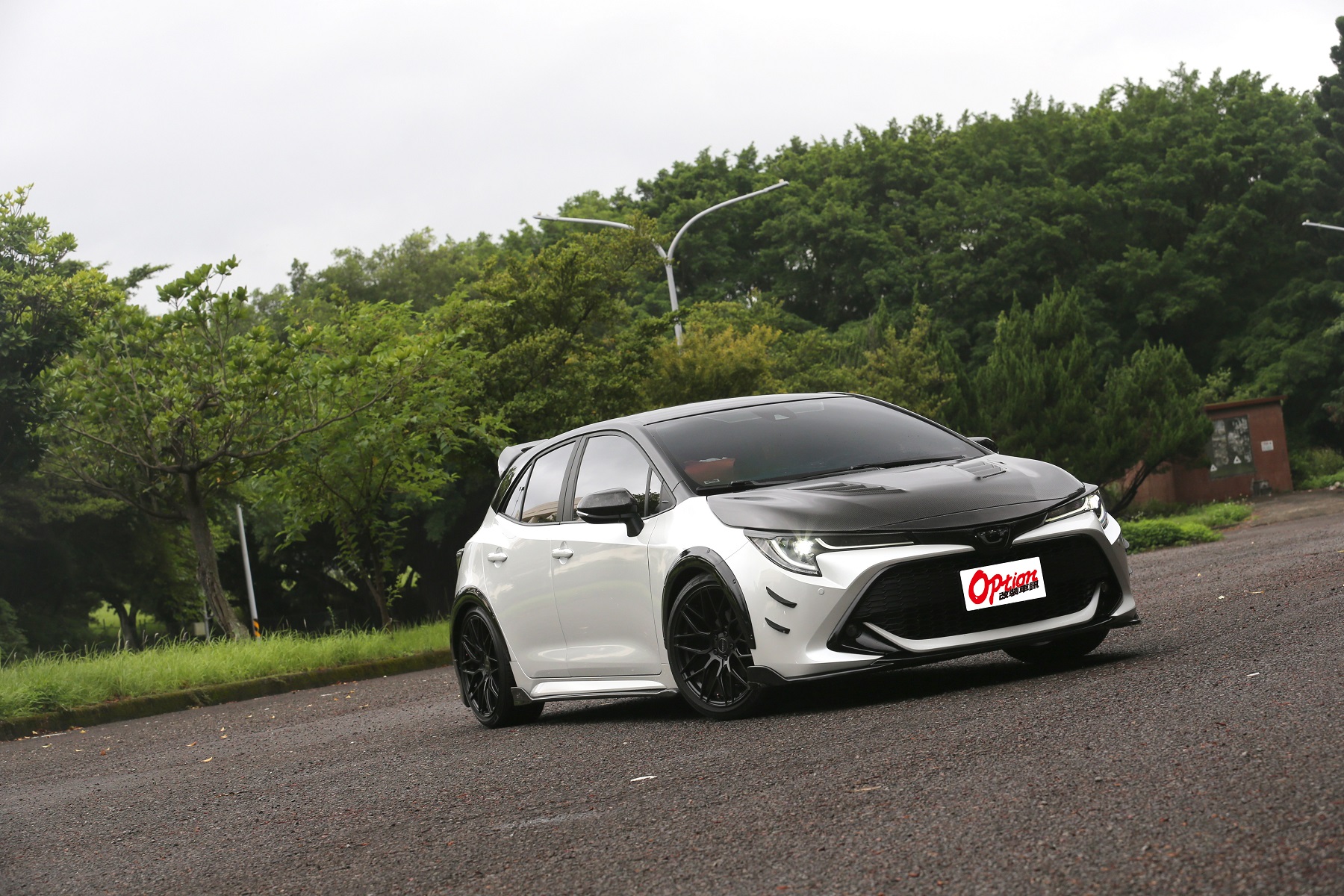 【改裝實戰】碳纖維黑白雙色配置Corolla Sport超殺式樣 | 改裝實戰 | CARNEWS