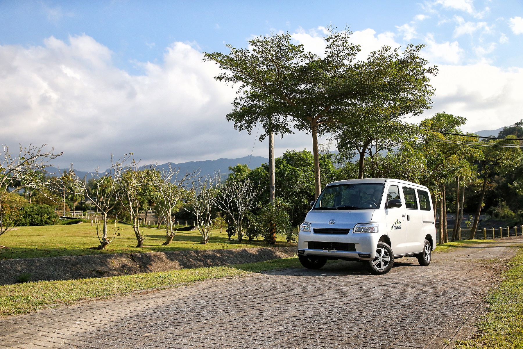 【試駕】王牌小商車Toyota Town Ace Van | 試駕體驗 | CARNEWS