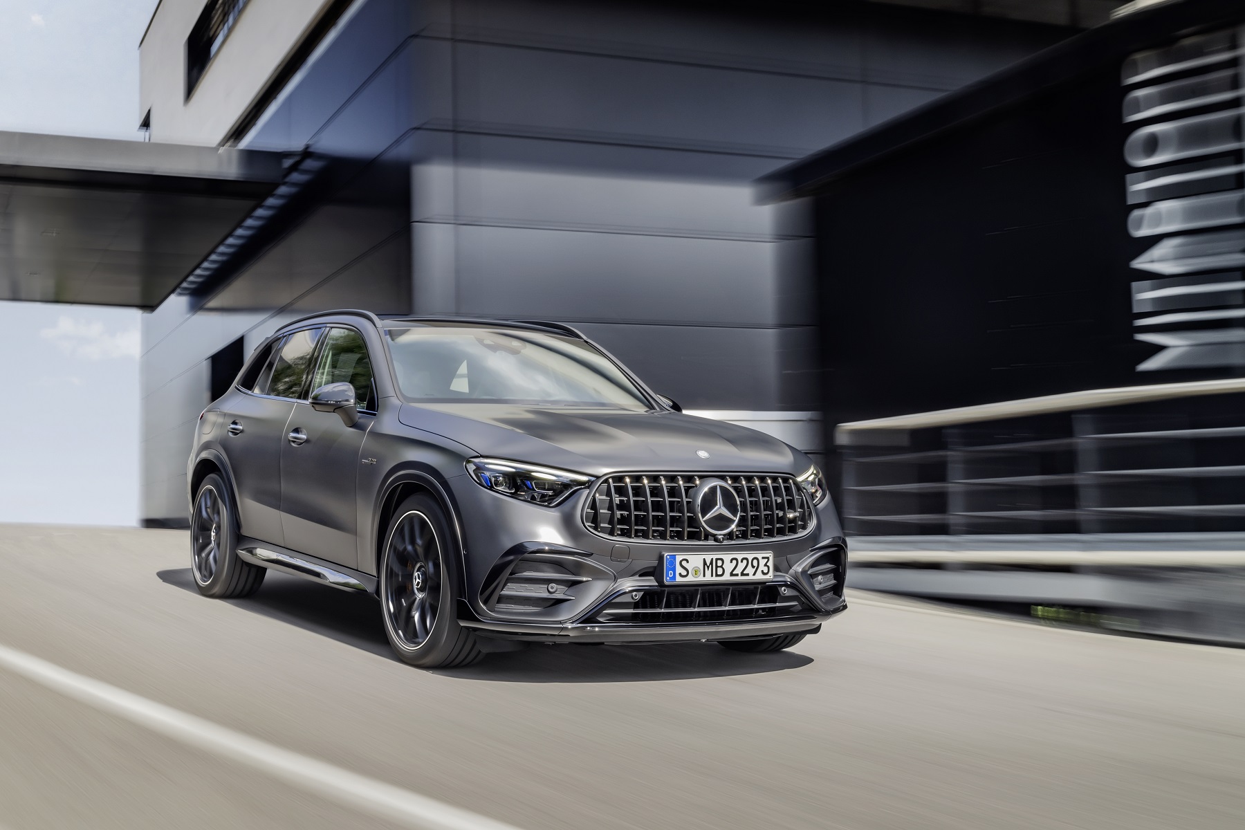 四缸的極限Mercedes-AMG GLC 43 & 63 S E Performance | 新聞快訊 | CARNEWS