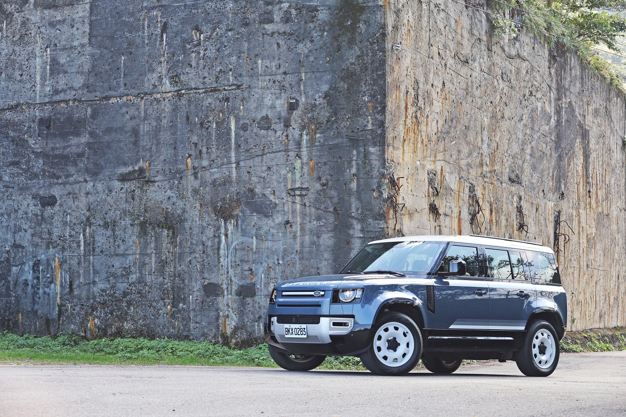【一手試駕】濃濃復古風Defender 110 D300 SE County Pack | 試駕體驗 | CARNEWS