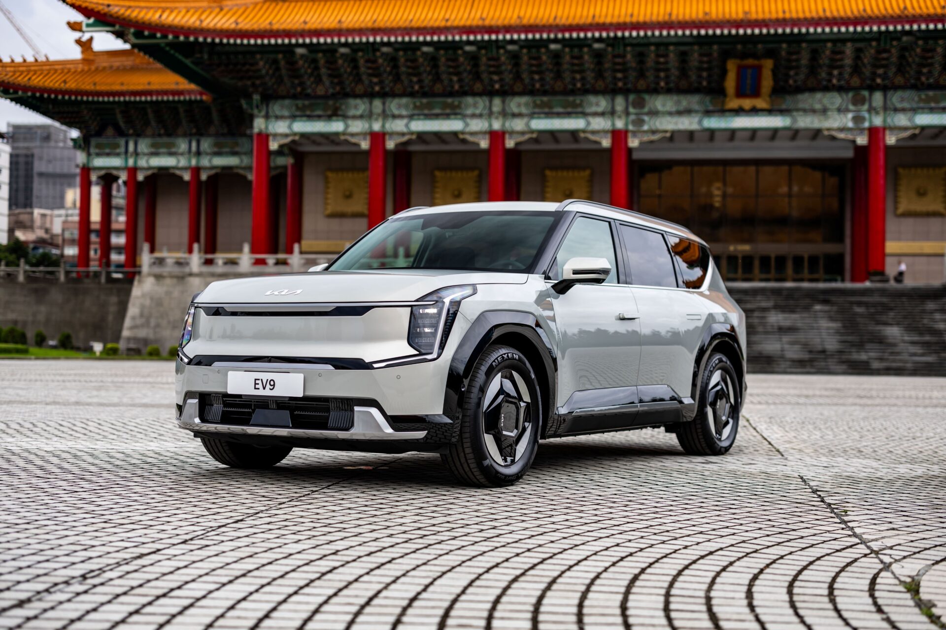 The Kia EV9橫掃全球三大設計獎慶賀Kia EV銷量突破2,000台，感恩回饋禮遇限時實施 | 新聞快訊 | CARNEWS