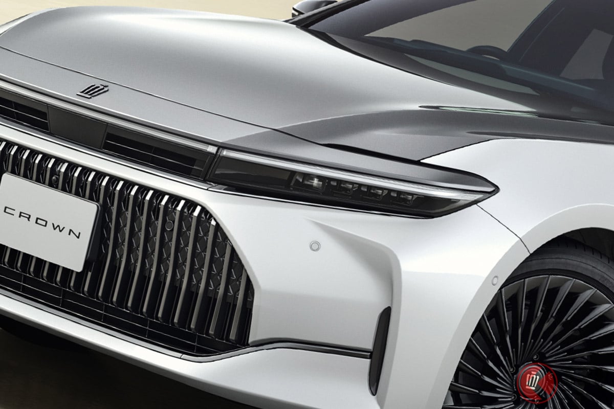 2025年最新消息，豐田新款「皇冠轎車」引發熱烈迴響！許多網友稱讚其「雙色塗裝非常漂亮！」、「宛如勞斯萊斯般的高級感！」。其中，特別推出的創新配色特別版「Z“THE 70th”」更是令人驚艷 ...