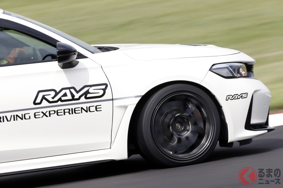 原廠鋁圈與鍛造鋁圈會改變車輛性能嗎？RAYS 在「Hyper Meeting 2025」現場進行鋁圈性能對比測試！ | 一手企劃 | CARNEWS