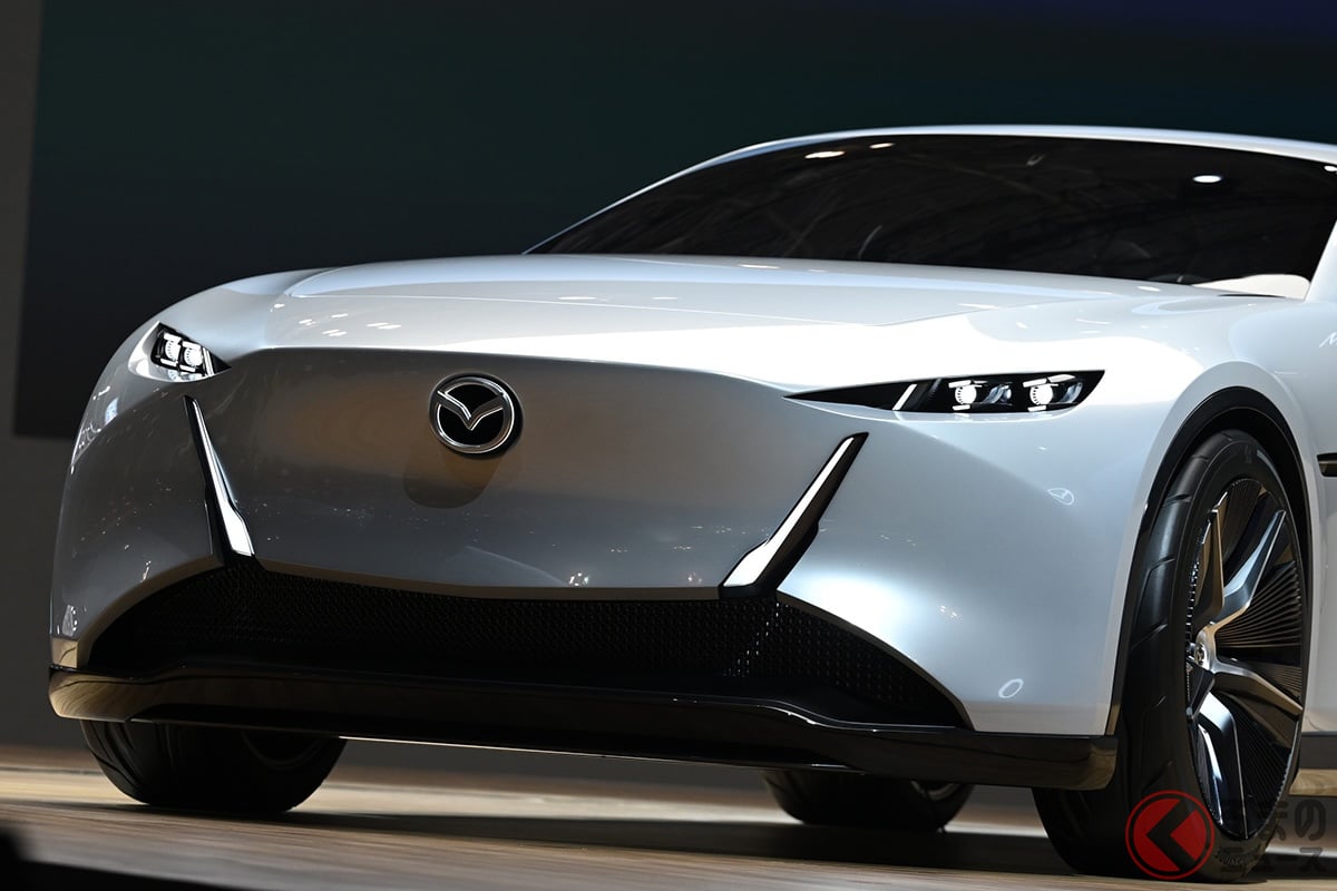 馬自達全新「4門轎跑」全球首度亮相！標誌性的「Signature Wing」與大型進氣格柵消失？探究「魂動設計」進化版的概念車「VISION ...